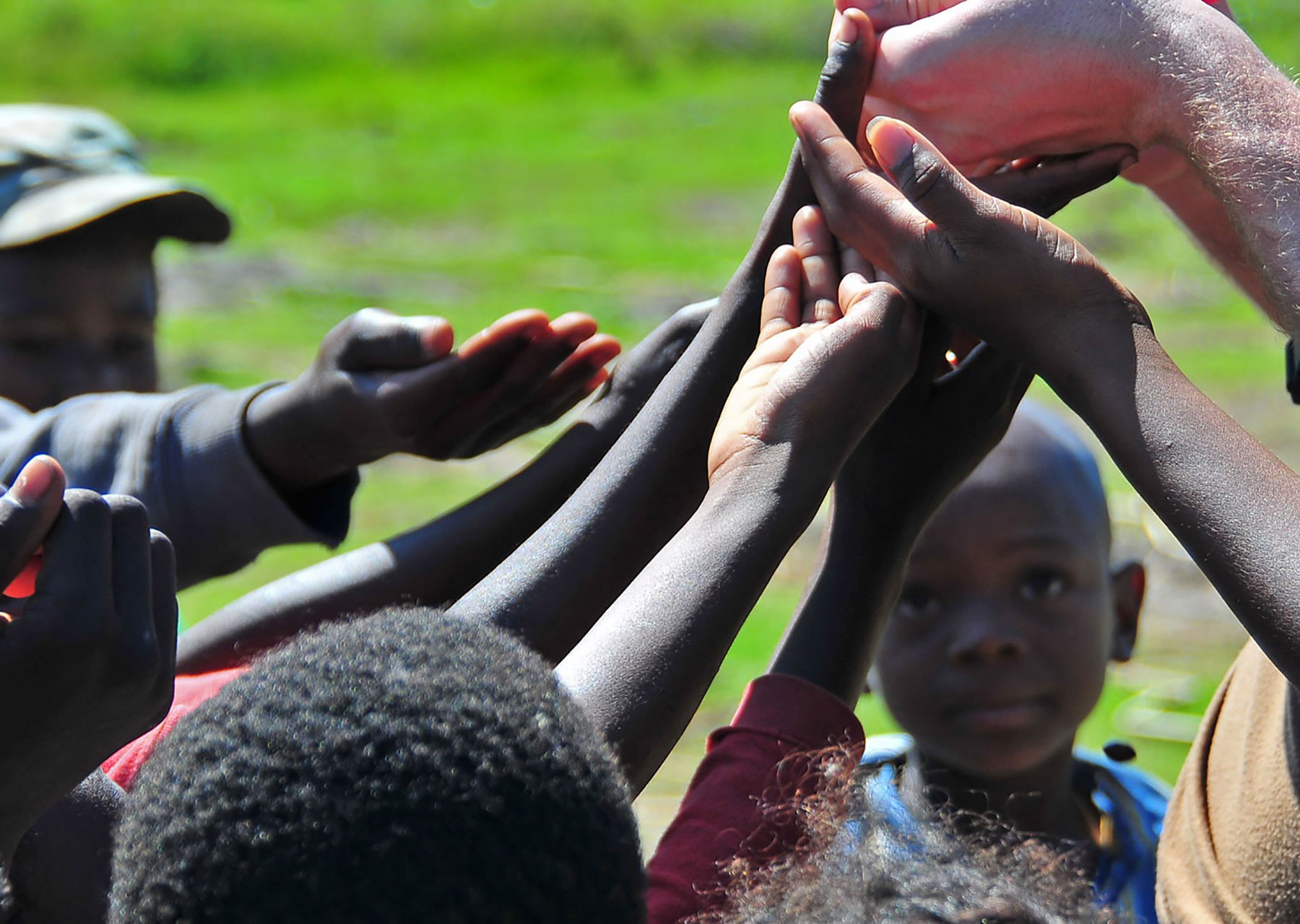 Lebih Berbahagia Memberi Daripada Menerima – Renungan Air Hidup