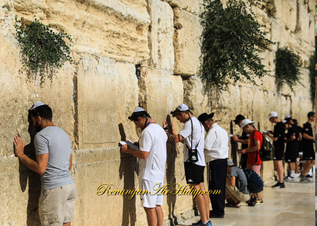 Kita_Adalah_Bait_Allah_yang_dibangun_oleh_darah_kristus - Renungan Air ...